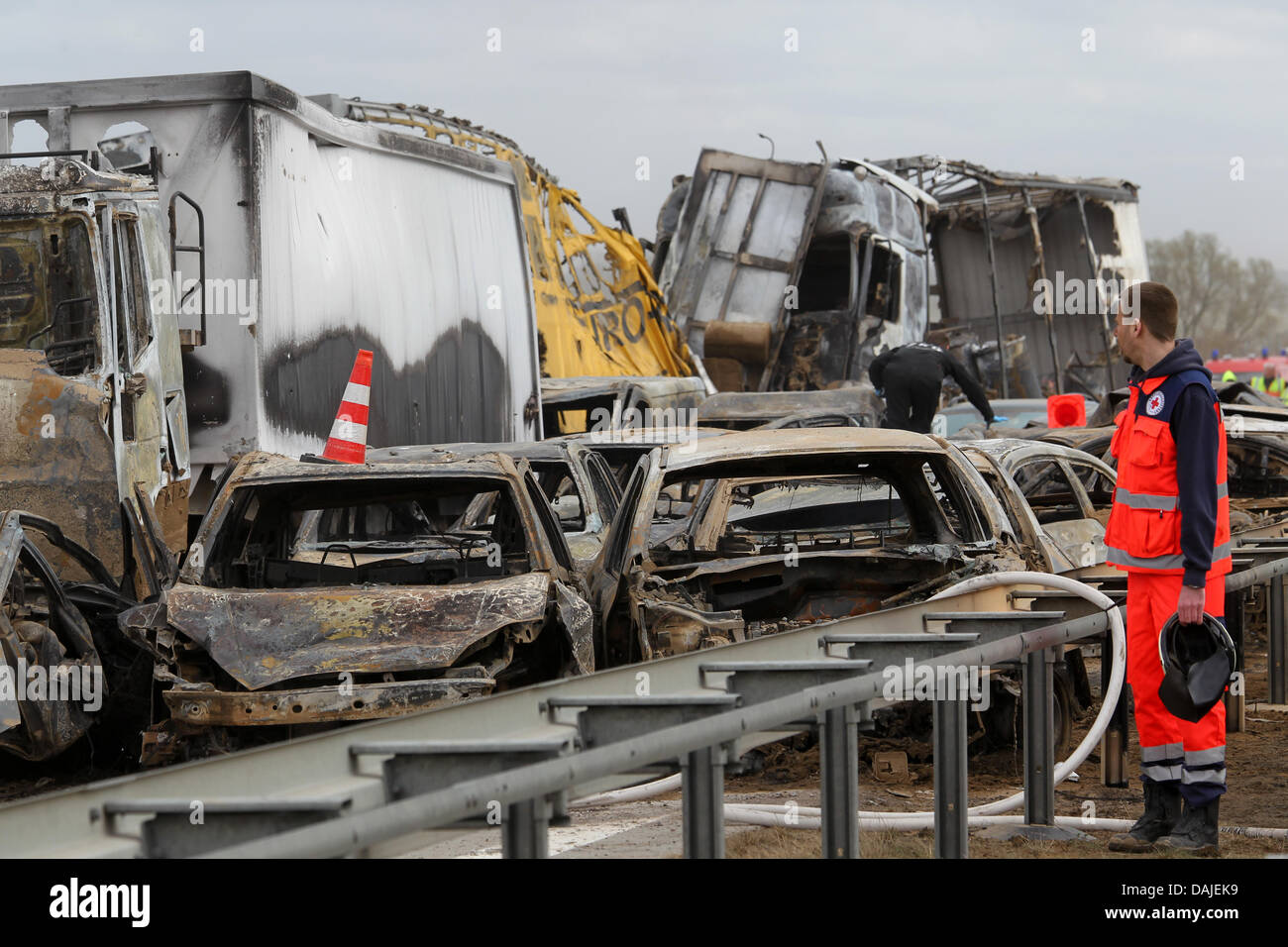 Burned lorries hi-res stock photography and images - Alamy