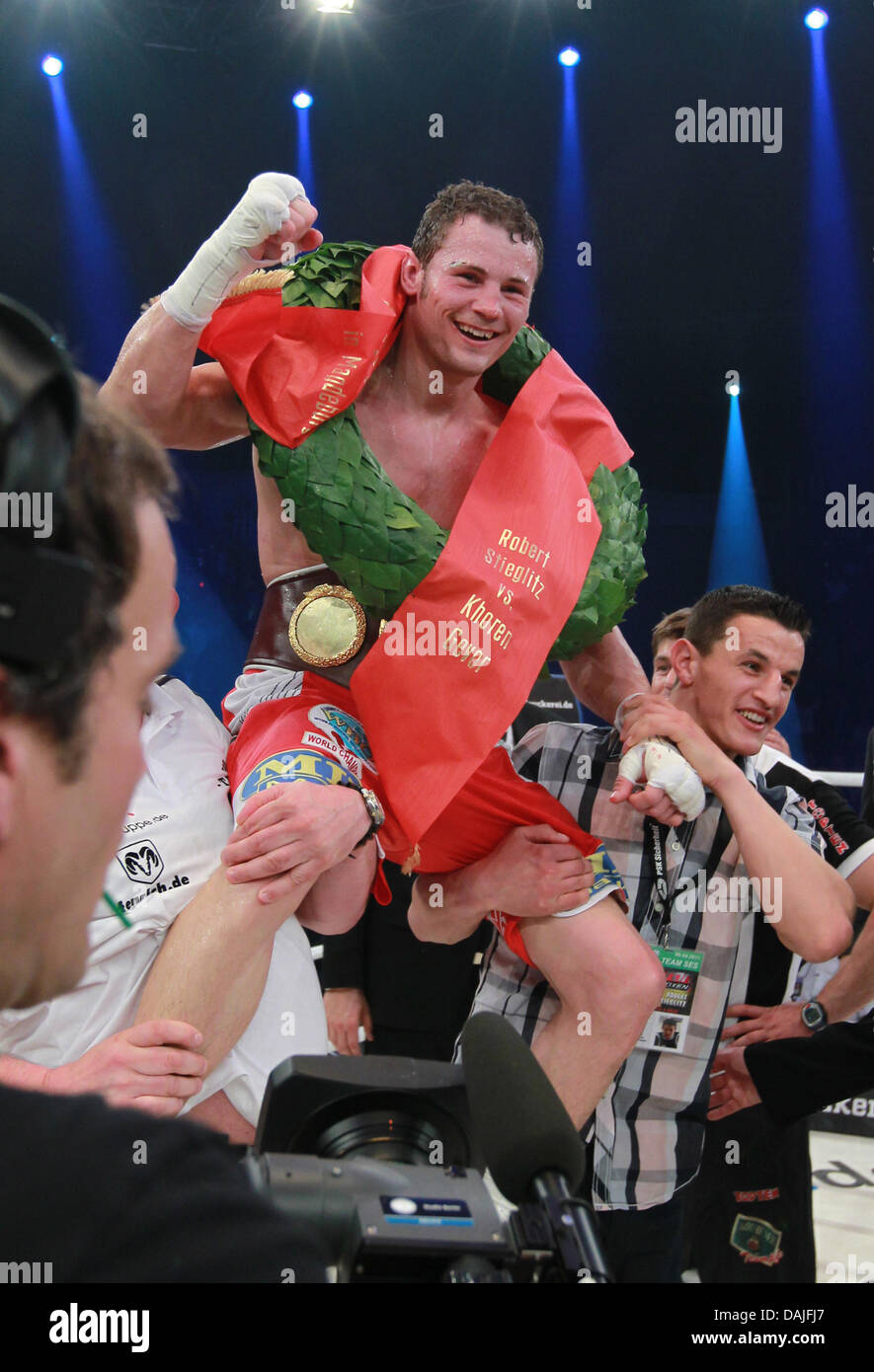 German boxer Robert Stieglitz (C, top) celebrates after winning the ...