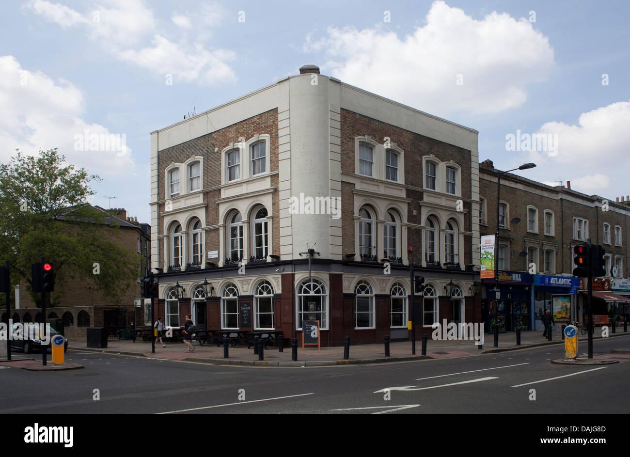 Victorian corner pub hi-res stock photography and images - Alamy