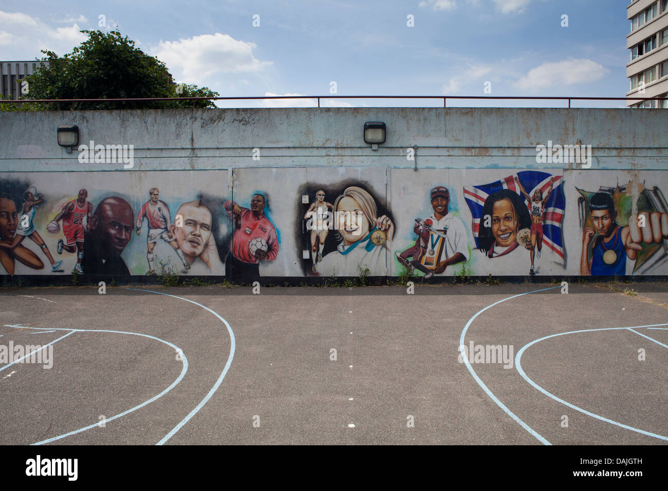 Basketball court at Lincoln Court estate, in North London, Bethune Road ...