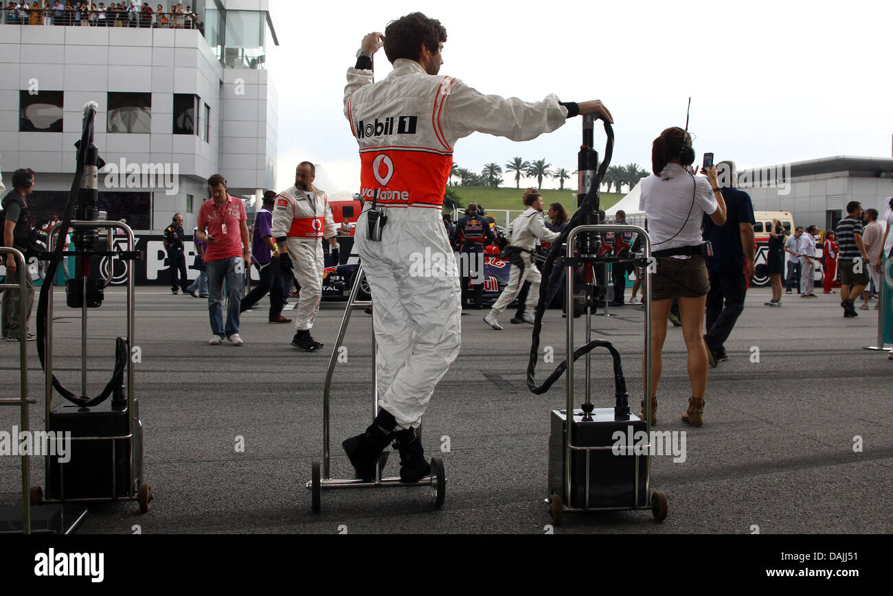 Mclaren formula one mechanic hi-res stock photography and images - Alamy