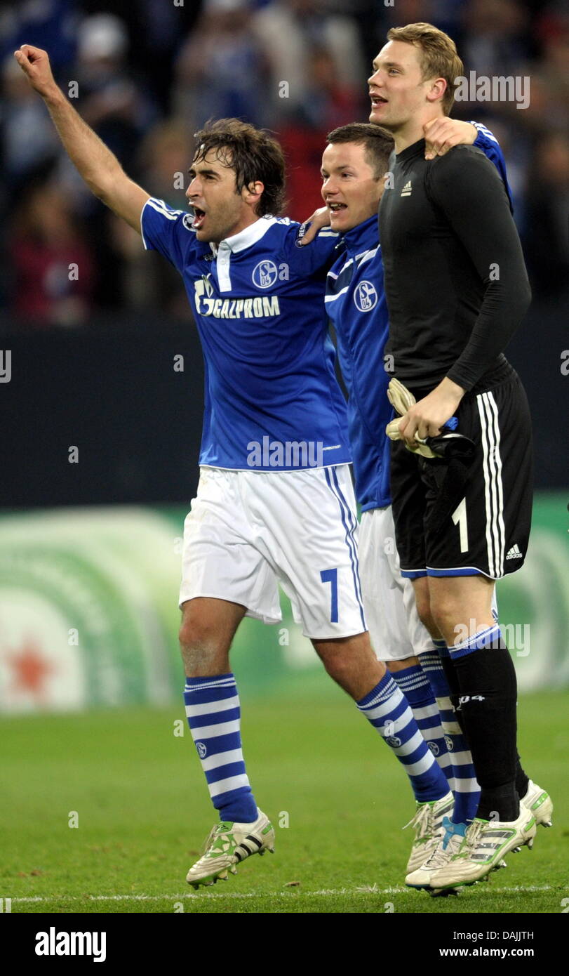 Schalke's Raul, Alexander Baumjohann and goalkeeper Manuel Neuer (L-R ...