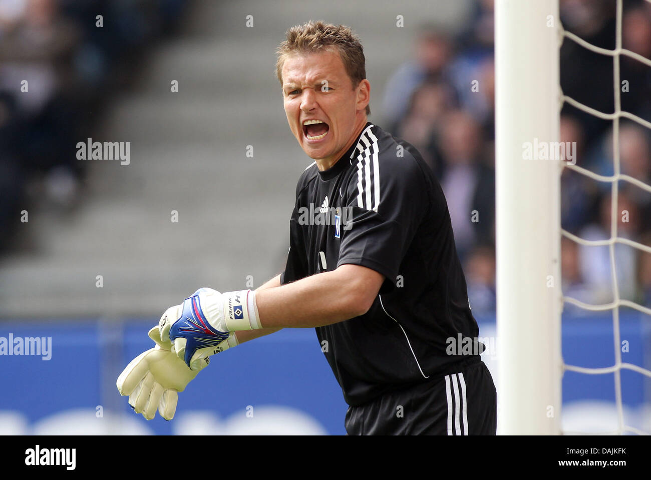 Hamburg's keeper Frank Rost shouts during a German Bundesliga match of ...