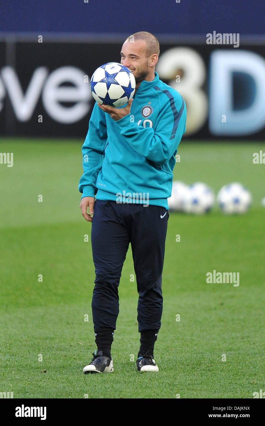 Wesley Sneijder of Inter Mailand attends the final training before the ...