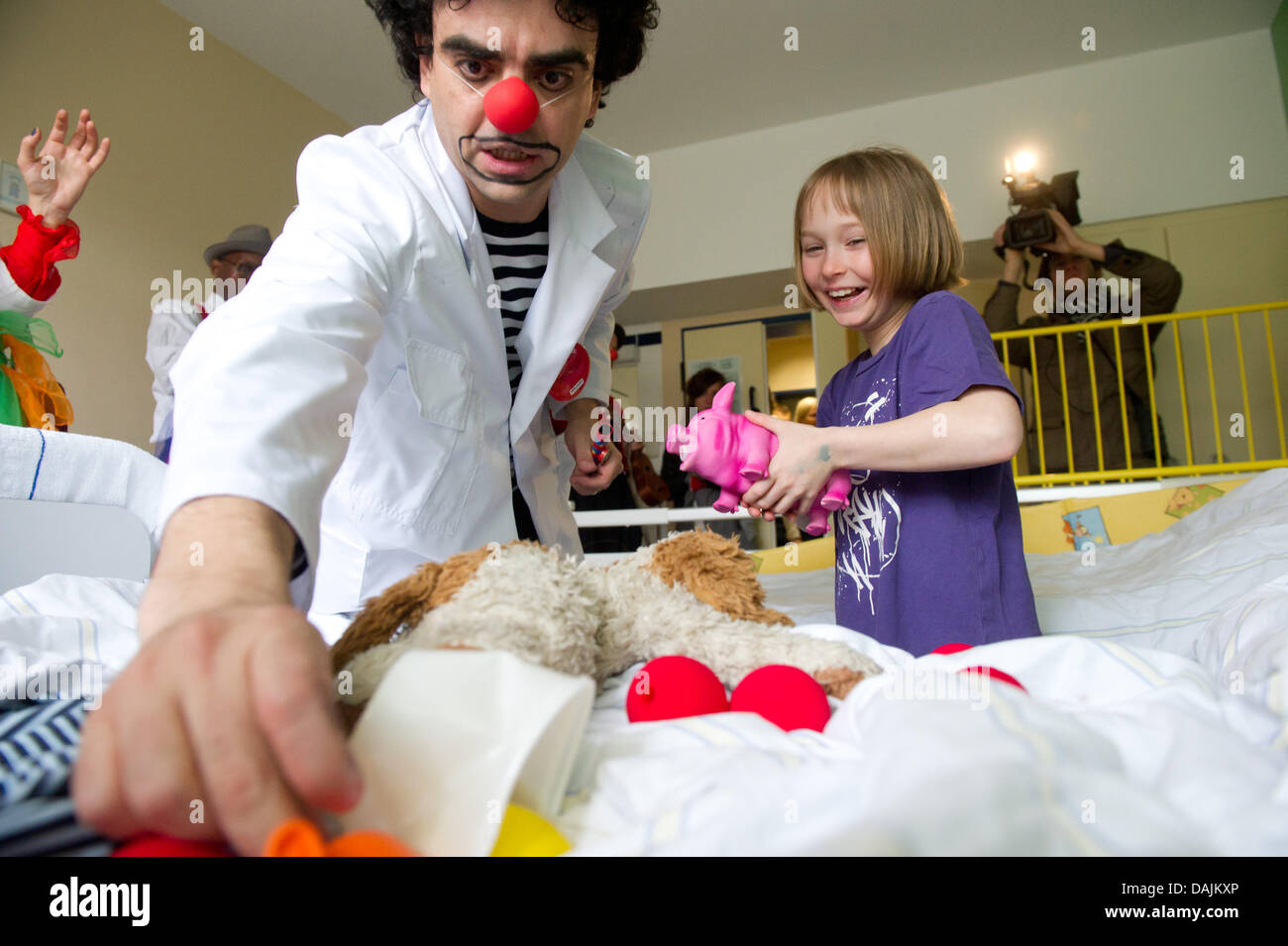 Opera singer Rolando Villazon visits children in the hospital as a ...