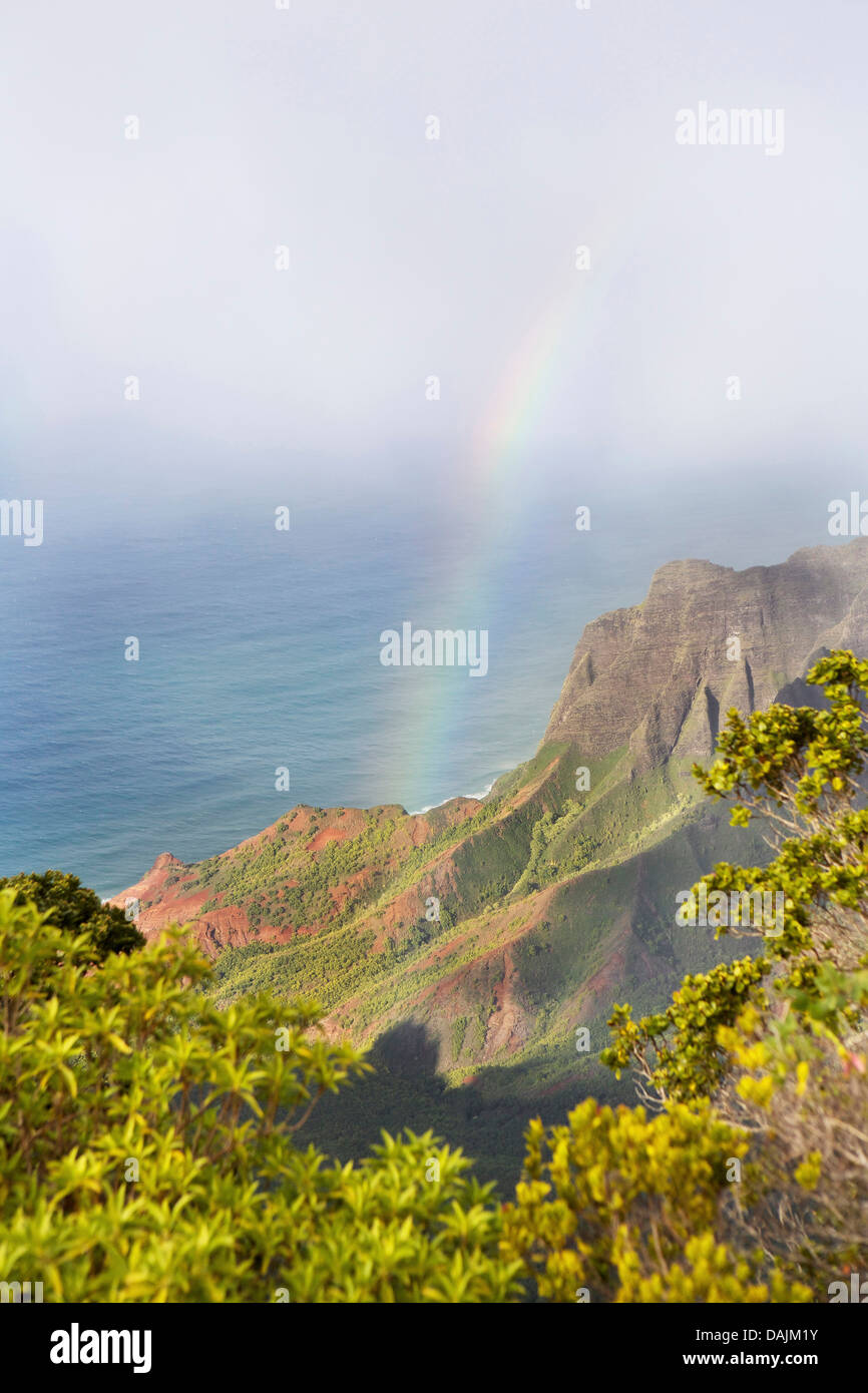 Rainbow over kauai hawaii hi-res stock photography and images - Alamy