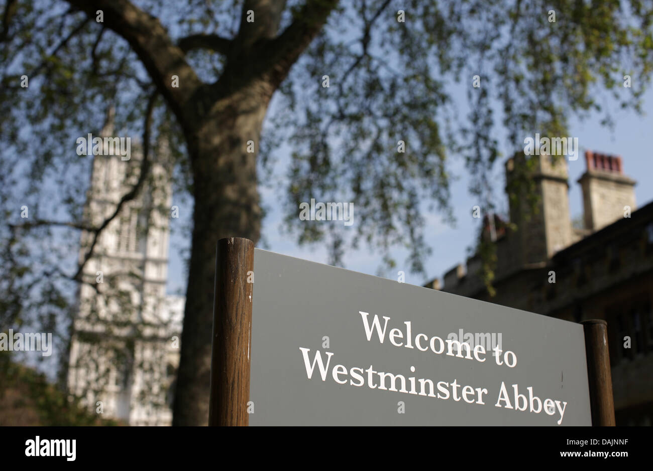 Welcome to westminster abbey sign hi-res stock photography and images ...