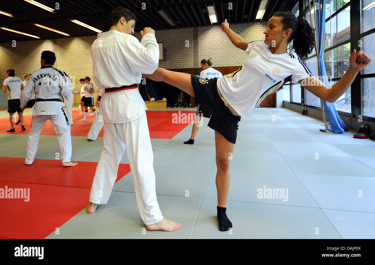 Sports instructor hockey hi-res stock photography and images - Alamy