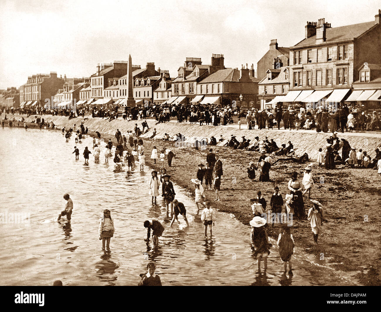 Helensburgh Beach early 1900s Stock Photo - Alamy