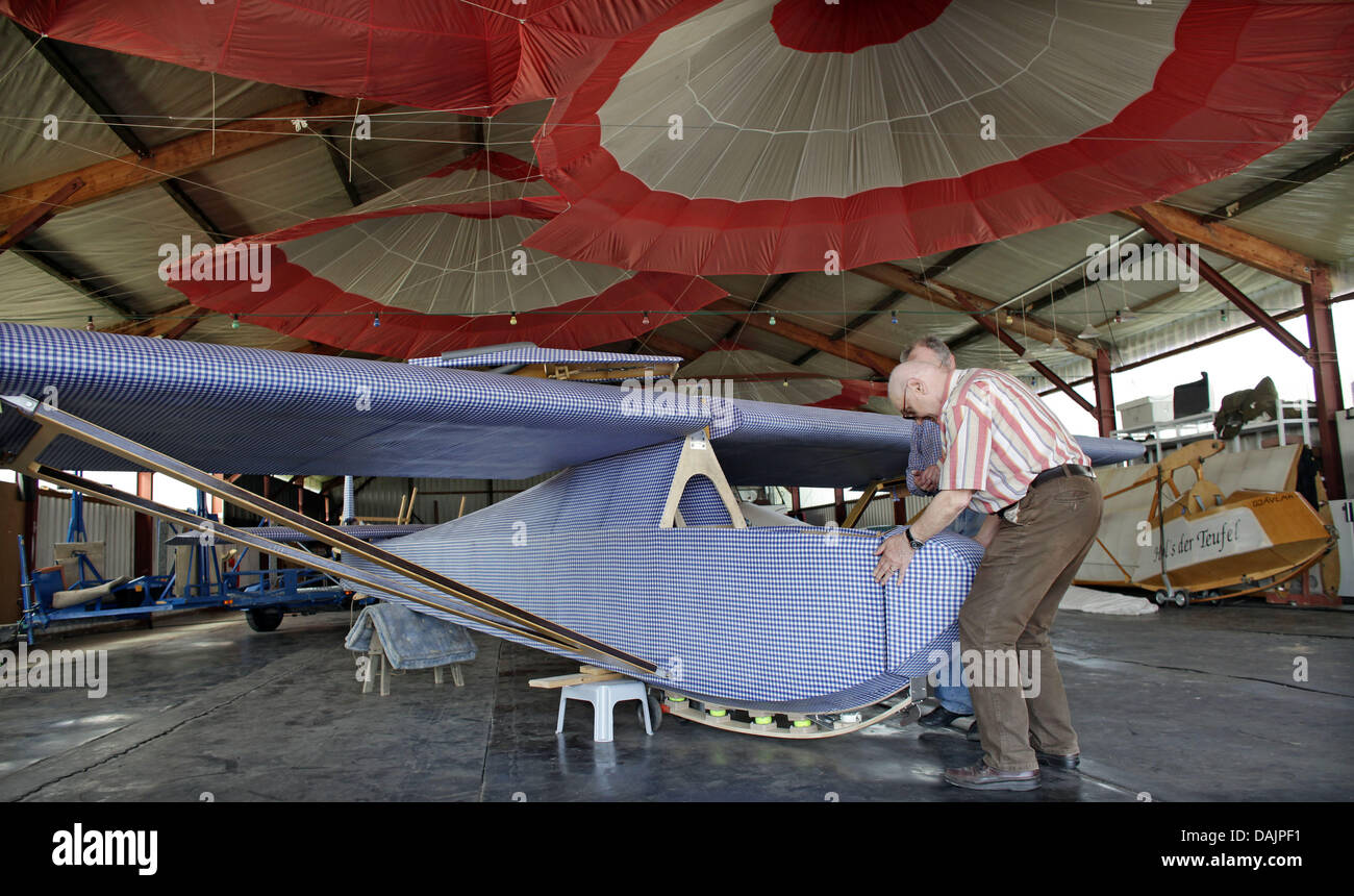 Members of Flugwelt Altenburg Nobitz e.V. assemble a replica of the ...