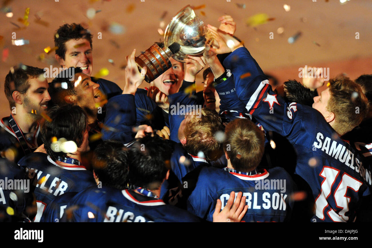 Iihf trophy hi-res stock photography and images - Alamy