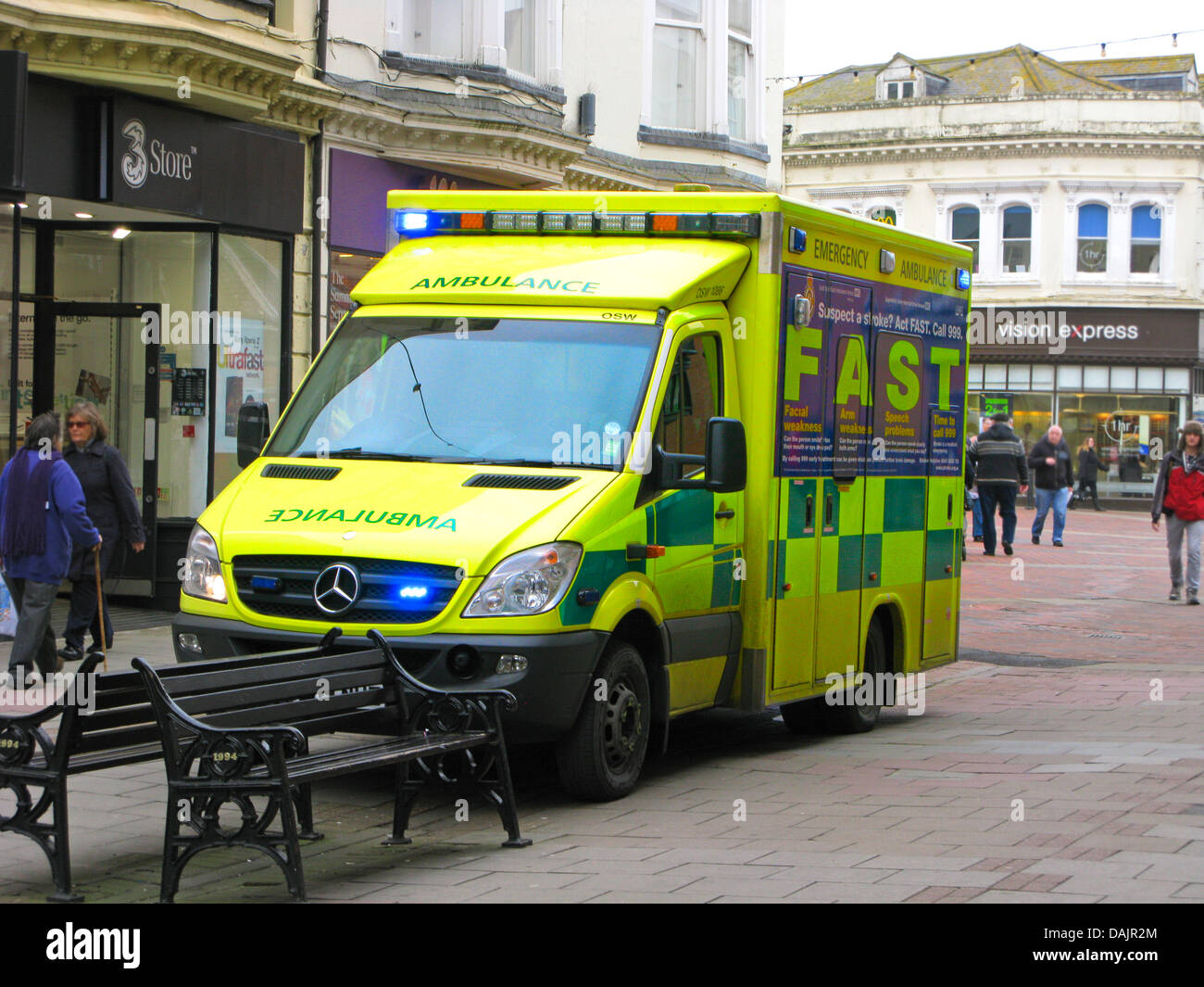 Paramedic for emergency hi-res stock photography and images - Alamy