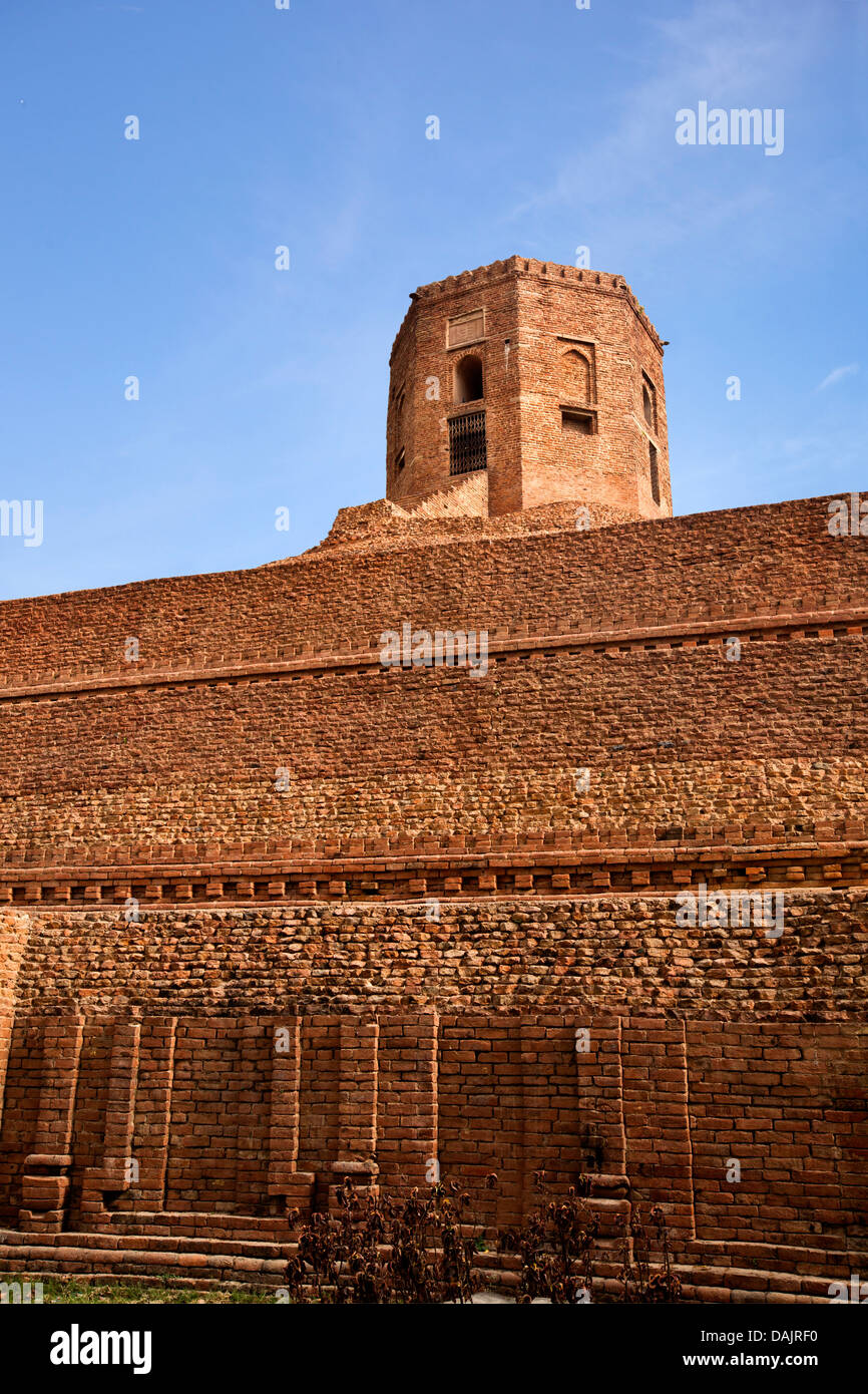Ruins of Buddhist stupa, Chaukhandi Stupa, Sarnath, Varanasi, Uttar ...