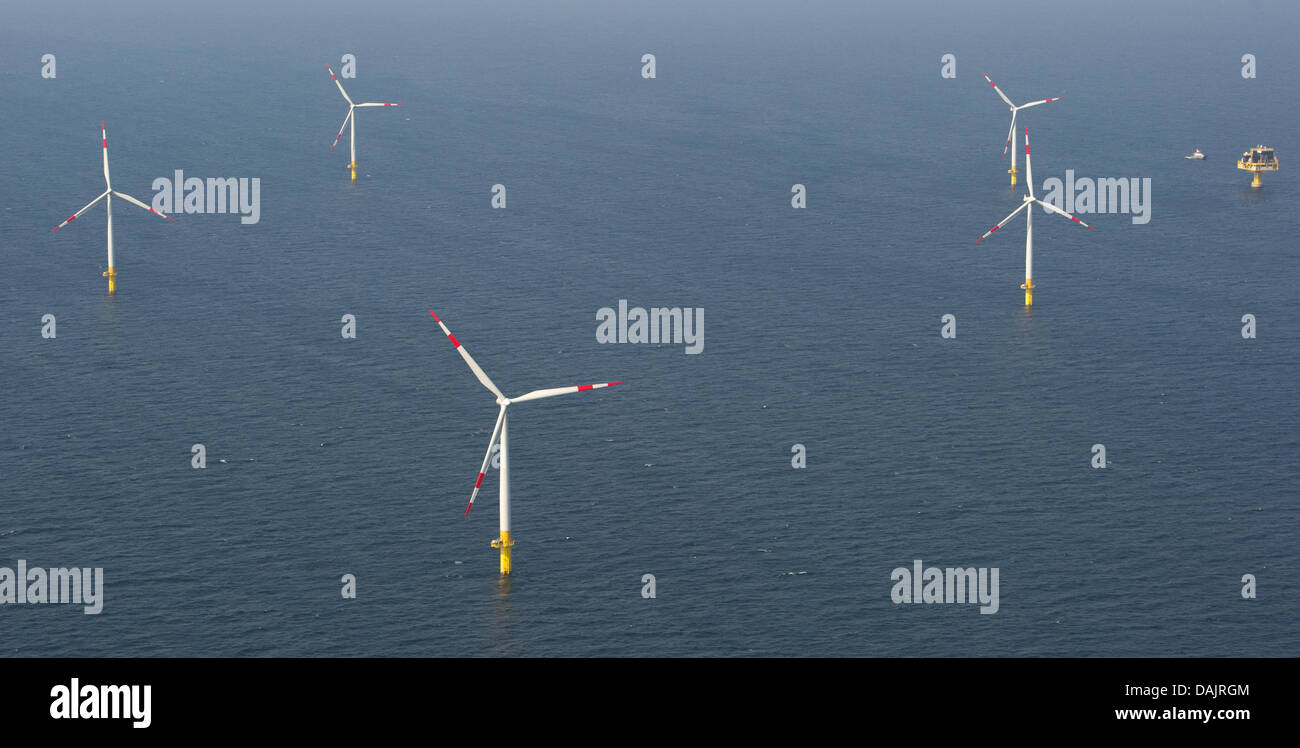 Wind turbines and the transformer of the 'EnBW Baltic 1' wind farm ...