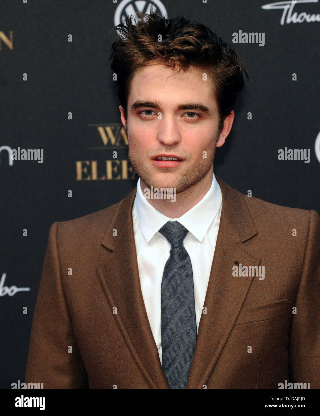 US actor Robert Pattinson (L) arrives at the premiere of the film ...