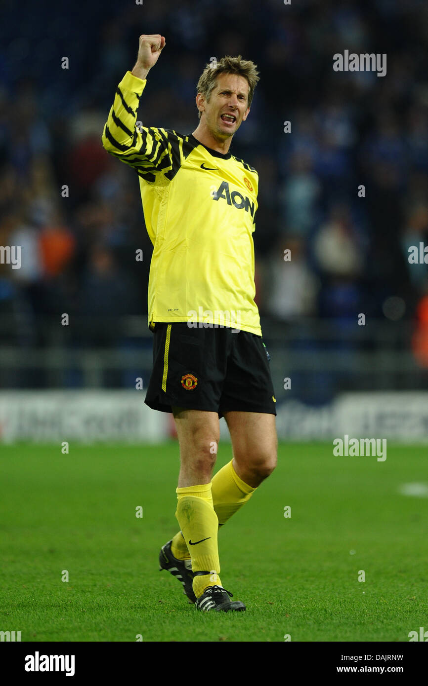 Manchester's goalkeeper Edwin van der Sar gestures after the UEFA ...