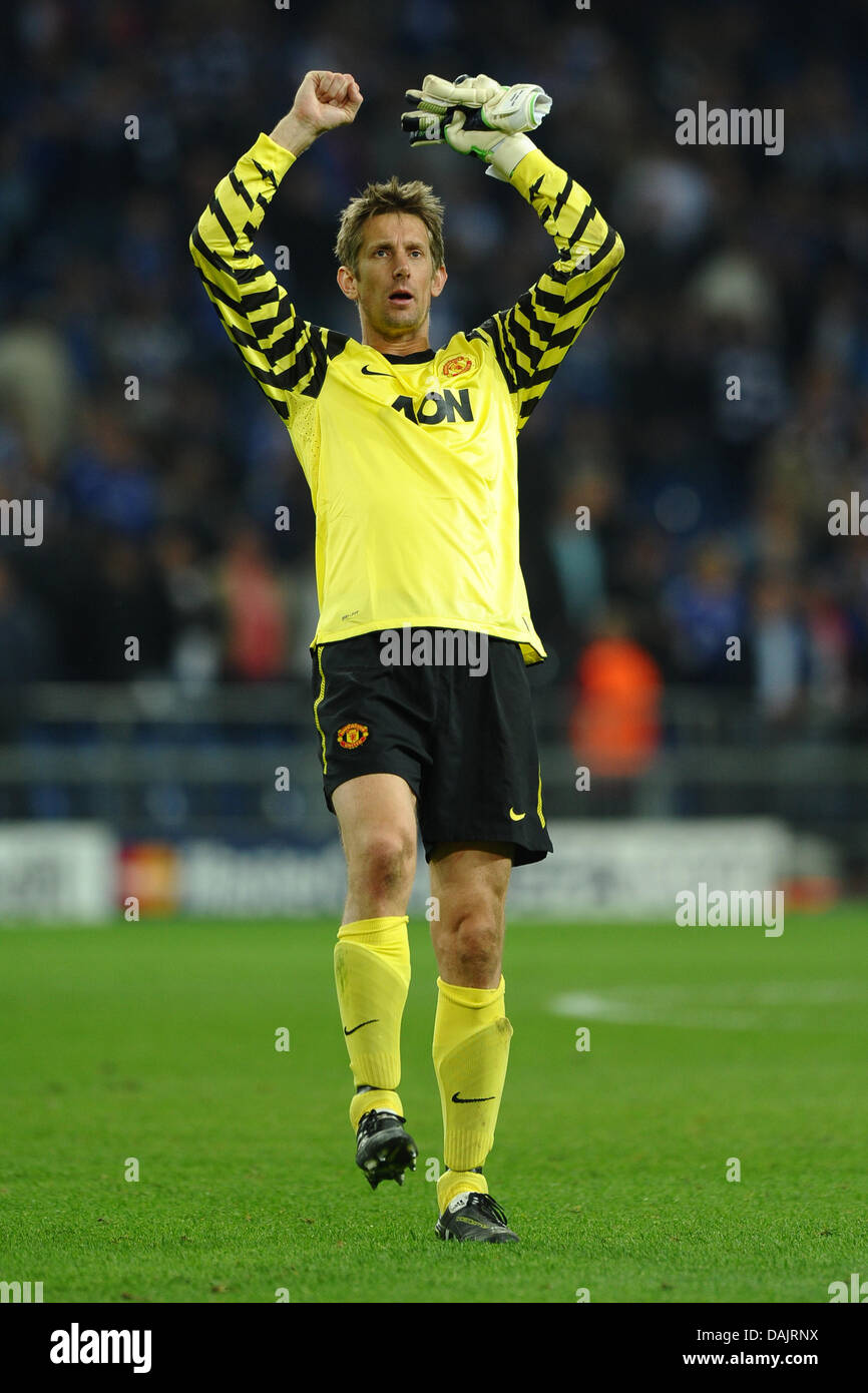 Manchester's goalkeeper Edwin van der Sar cheers after the UEFA ...