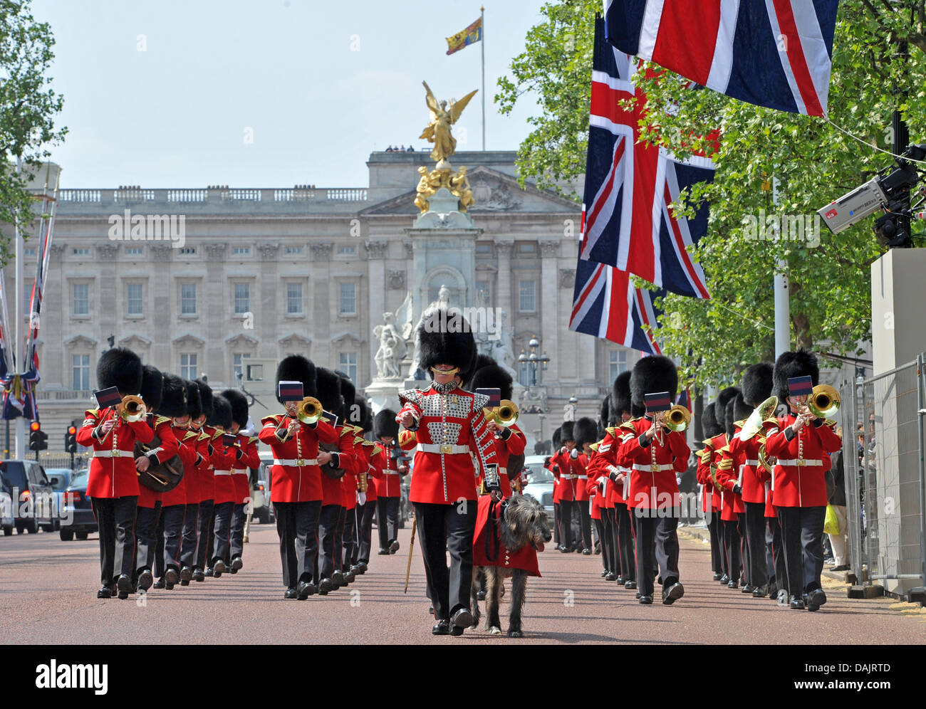 Soldiers of the Irish Guards parade in front of the Buckingham Palace ...