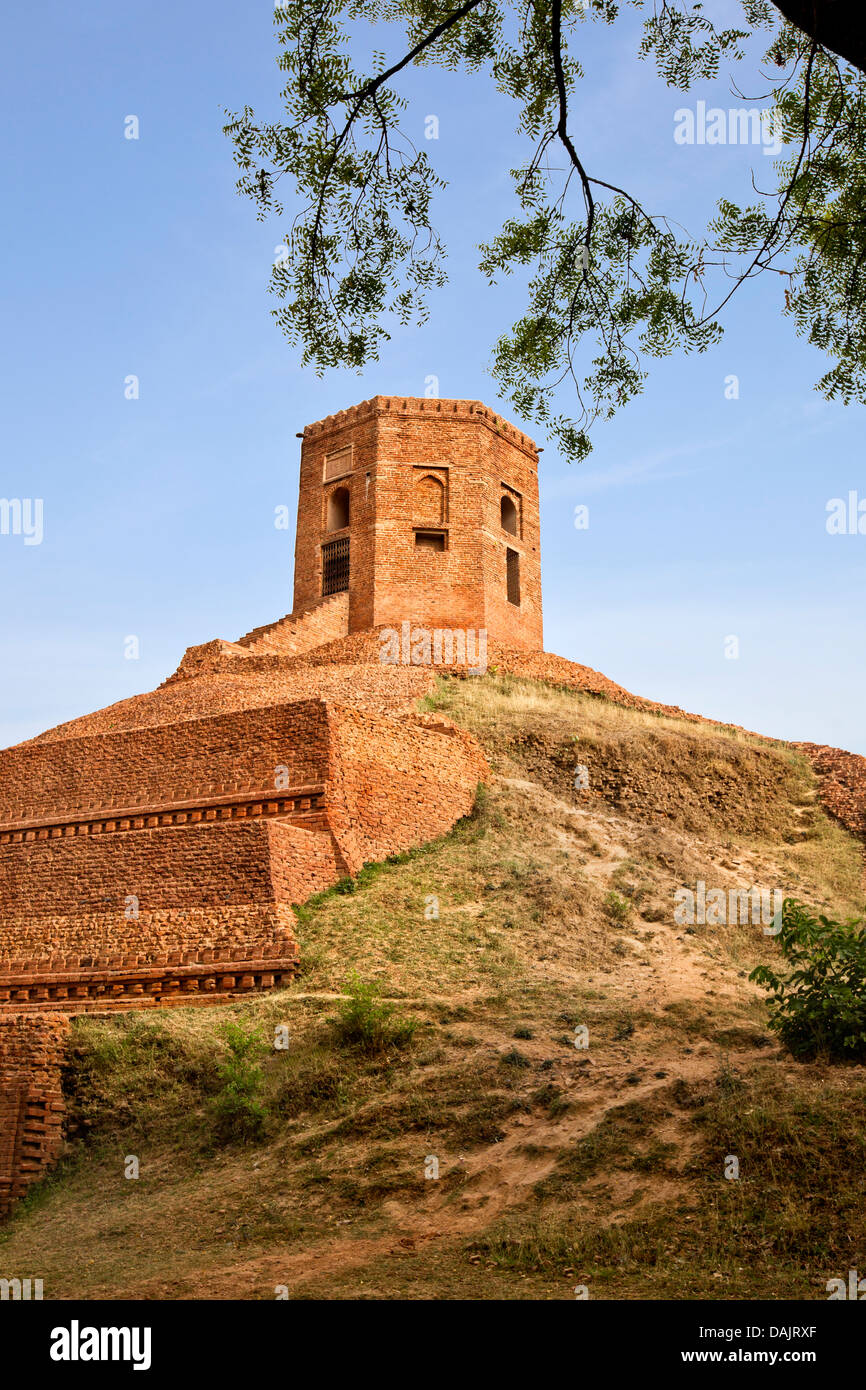 Ruins of Buddhist stupa, Chaukhandi Stupa, Sarnath, Varanasi, Uttar ...