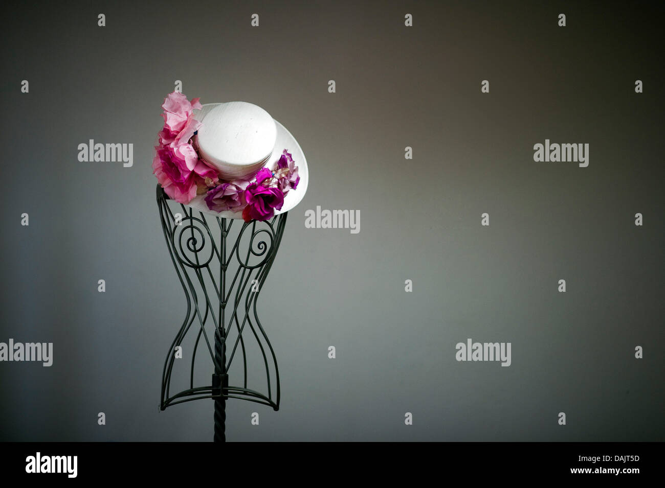 Hats and dresses hi-res stock photography and images - Alamy