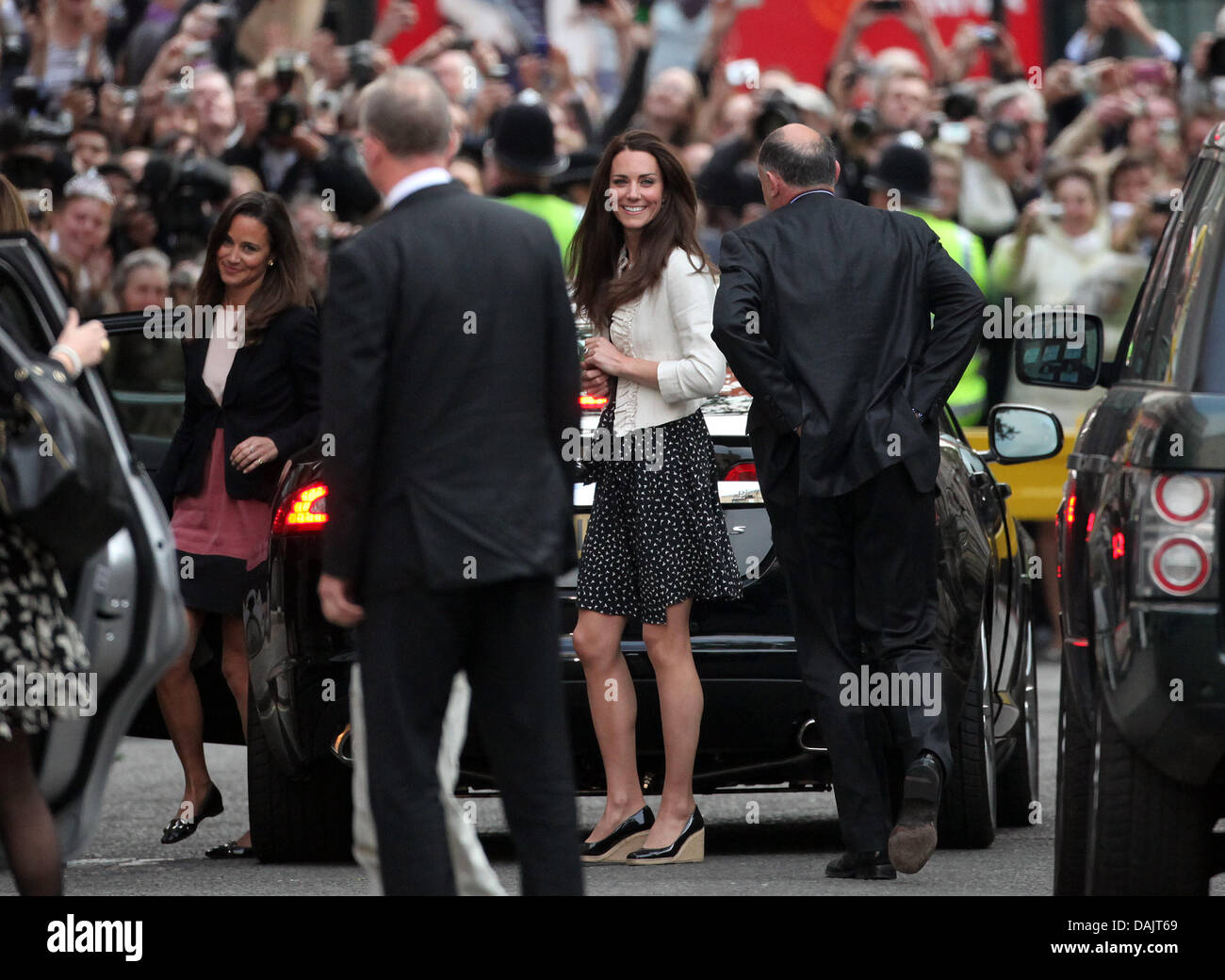 The bride Kate Middleton (M) and her sister Pippa (L) arrive at the ...