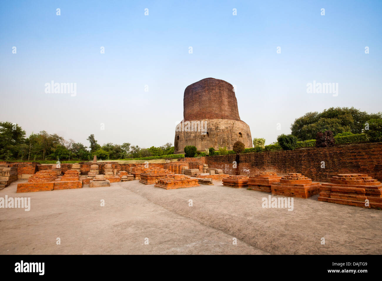 Buddhist Stupa, Dhamek Stupa, Sarnath, Varanasi, Uttar Pradesh, India ...