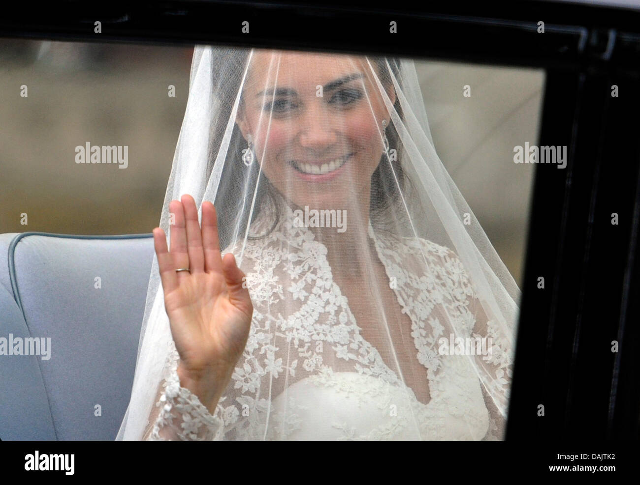 The bride Kate Middleton and her father Michael Middleton arrives at ...