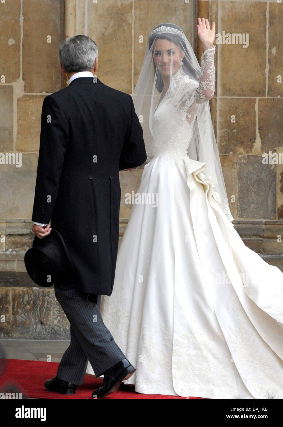 With her father michael middleton at westminster abbey hi-res stock ...