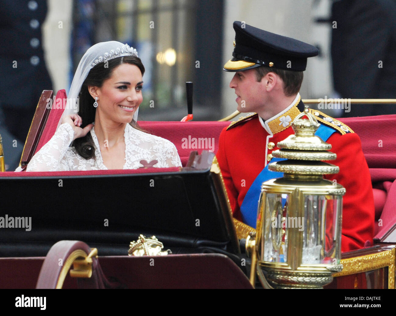 Royal coach kate middleton prince william catherine hi-res stock ...