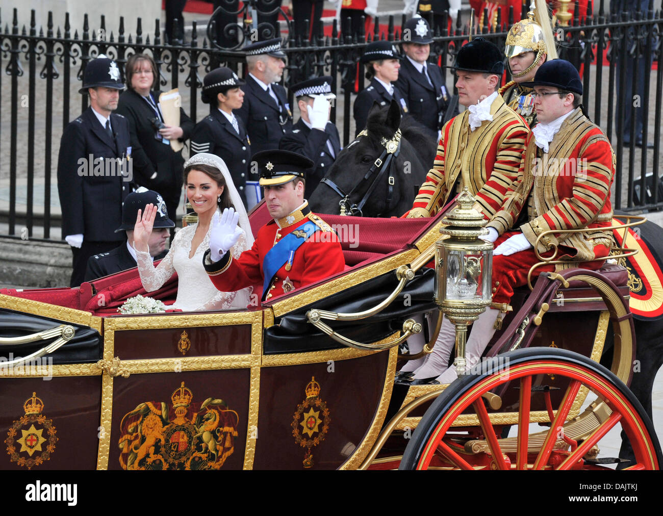 Prince William and Princess Catherine leave Westminster Abbey in a ...