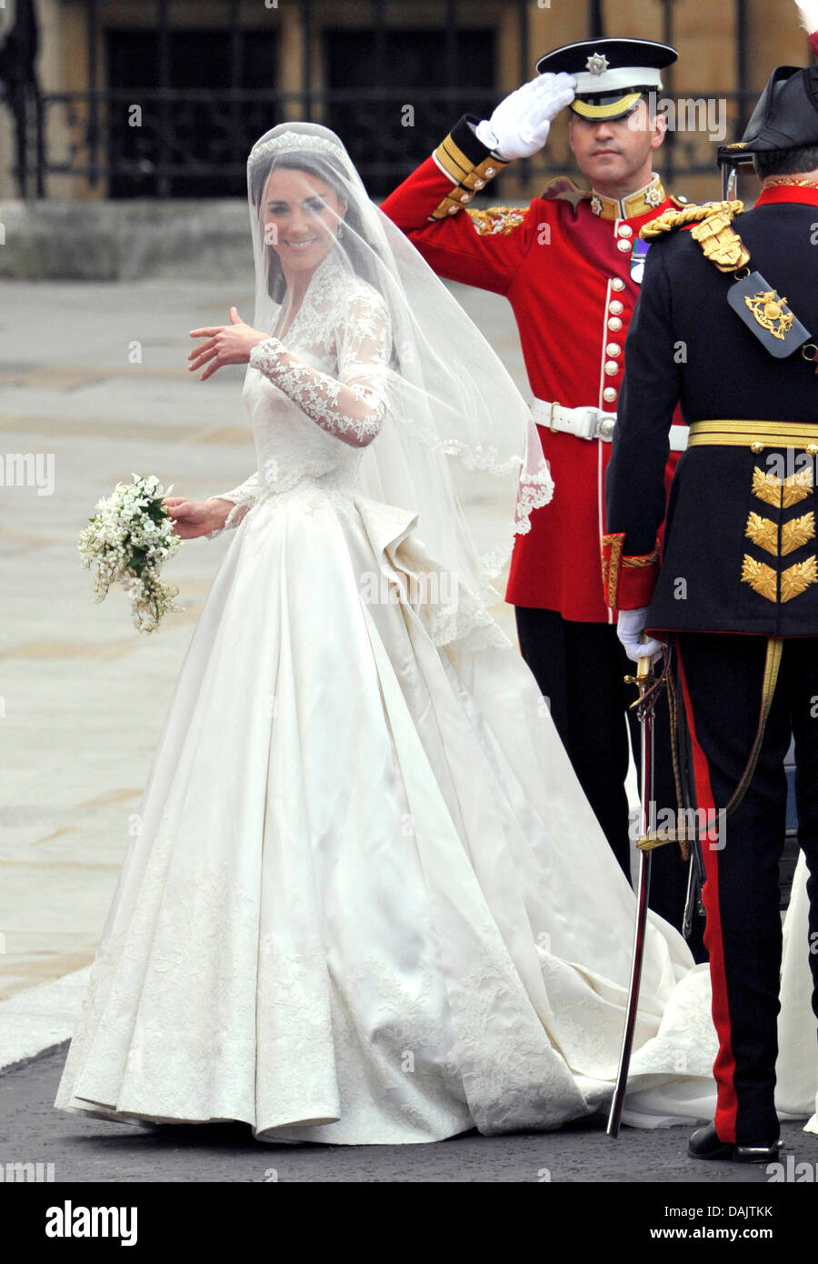 The bride Kate Middleton arrives at Westminster Abbey for her wedding ...