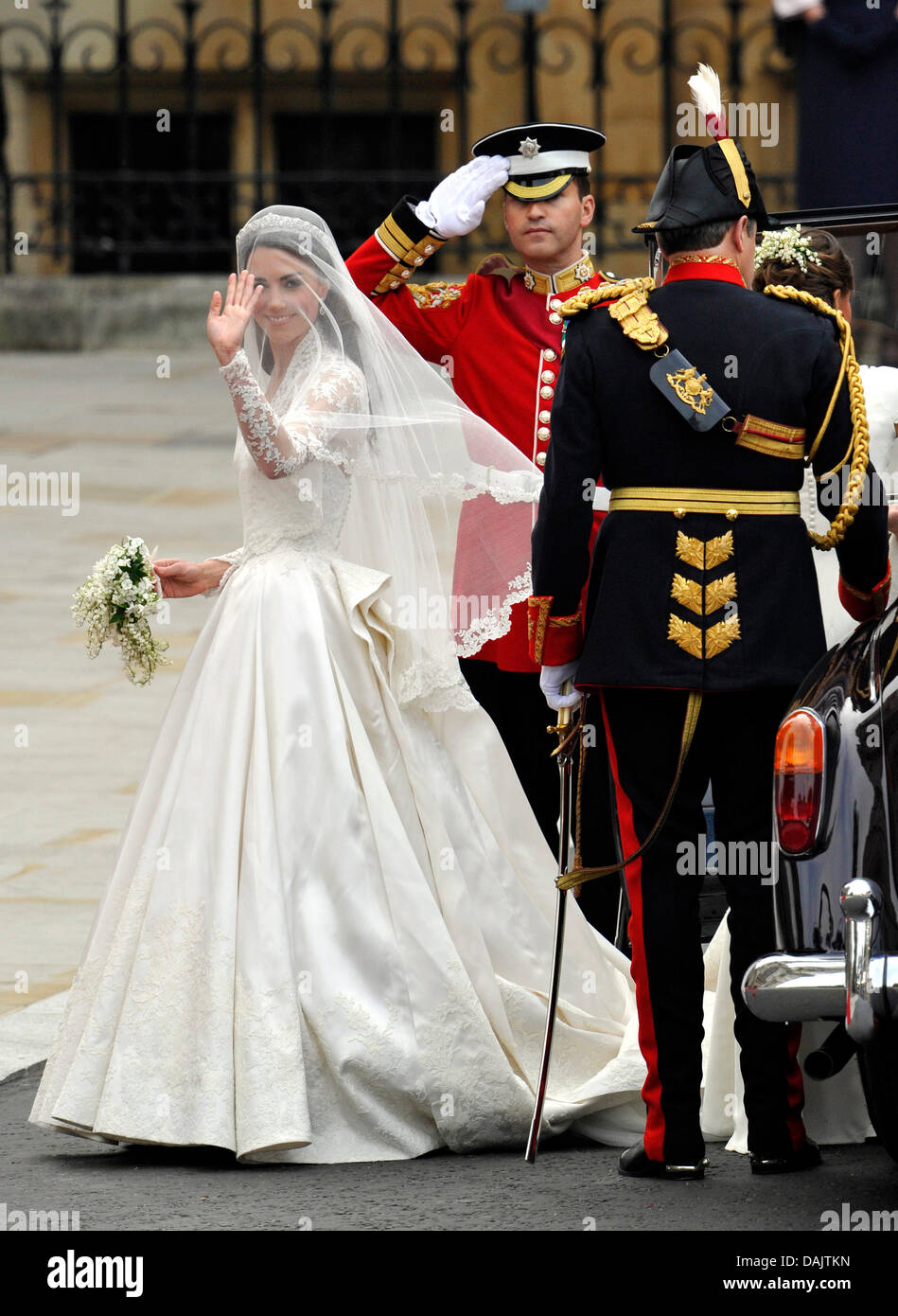 The bride Kate Middleton arrives at Westminster Abbey for her wedding ...
