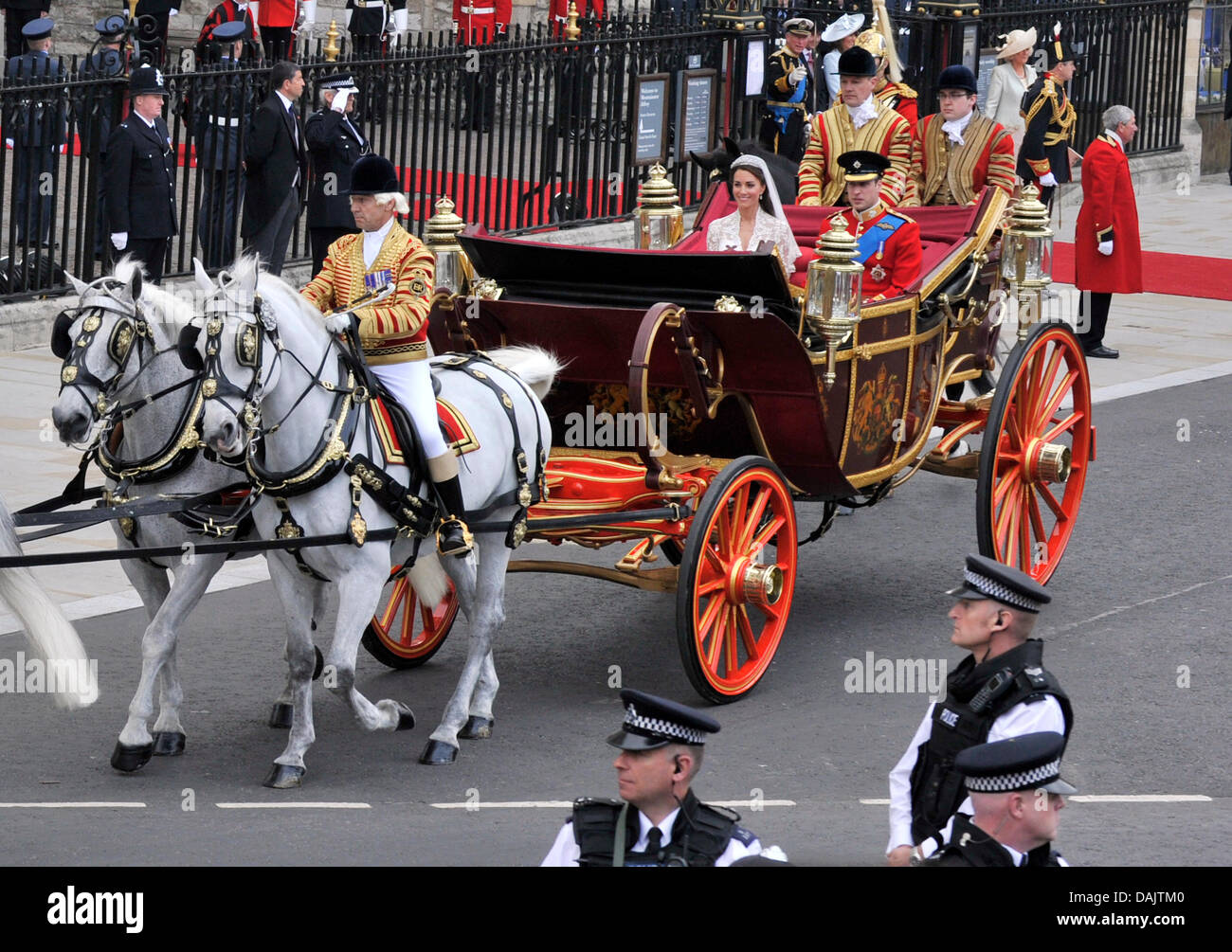 Prince William and Princess Catherine leave Westminster Abbey in a ...