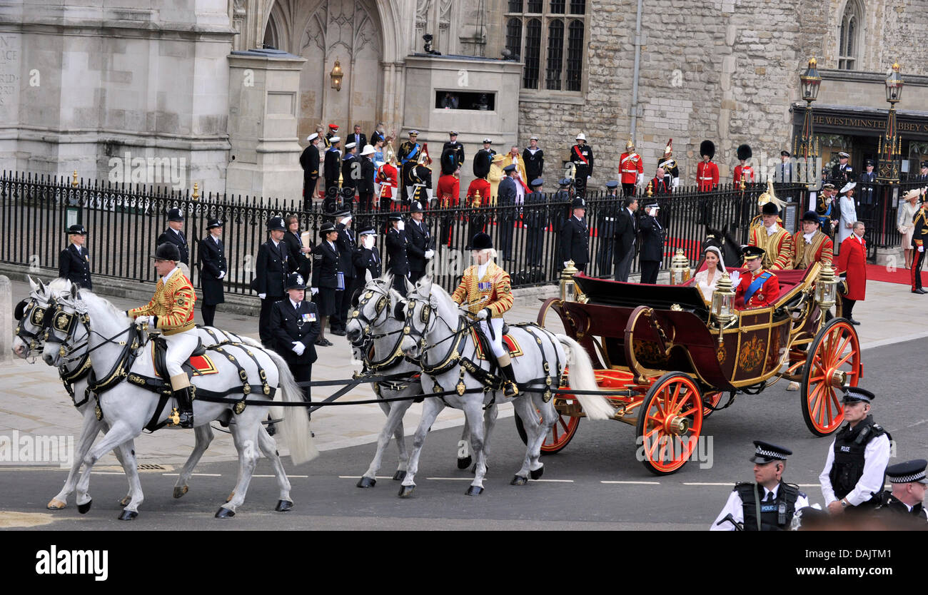 Royal coach kate middleton prince william catherine hi-res stock ...