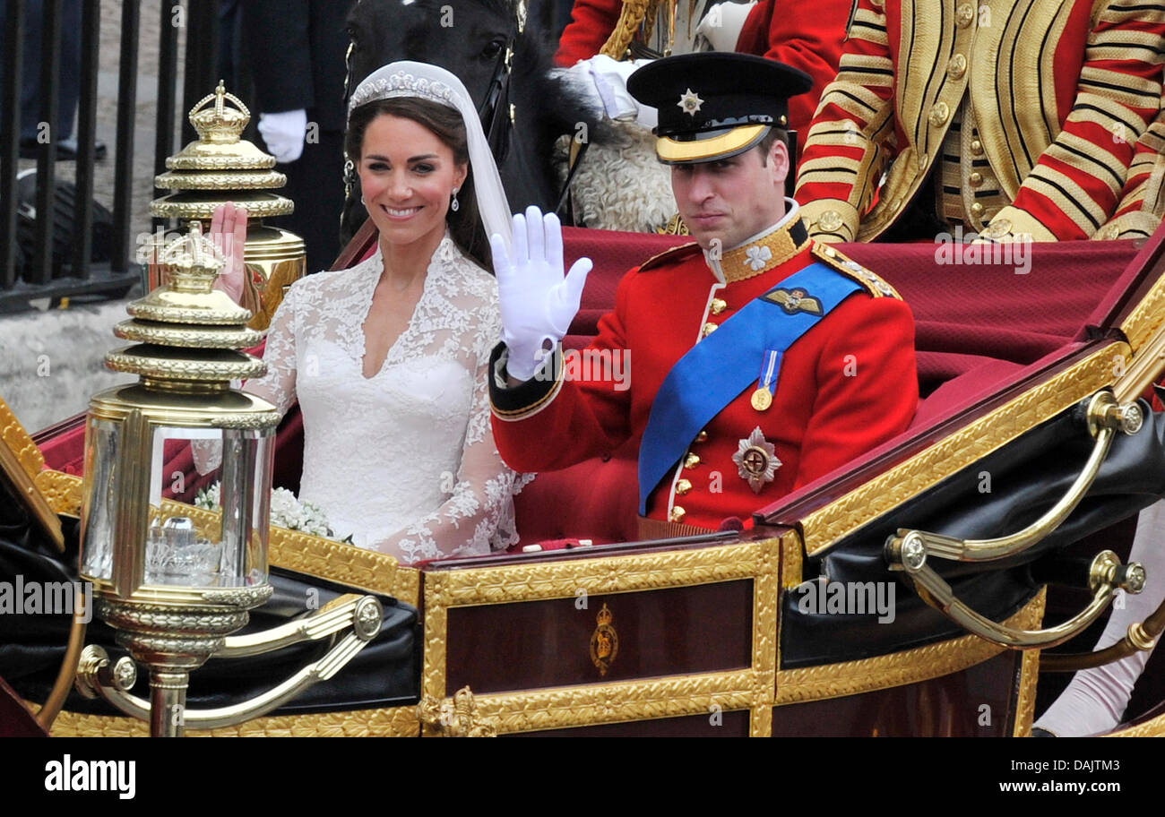 Prince William and Princess Catherine leave Westminster Abbey in a ...