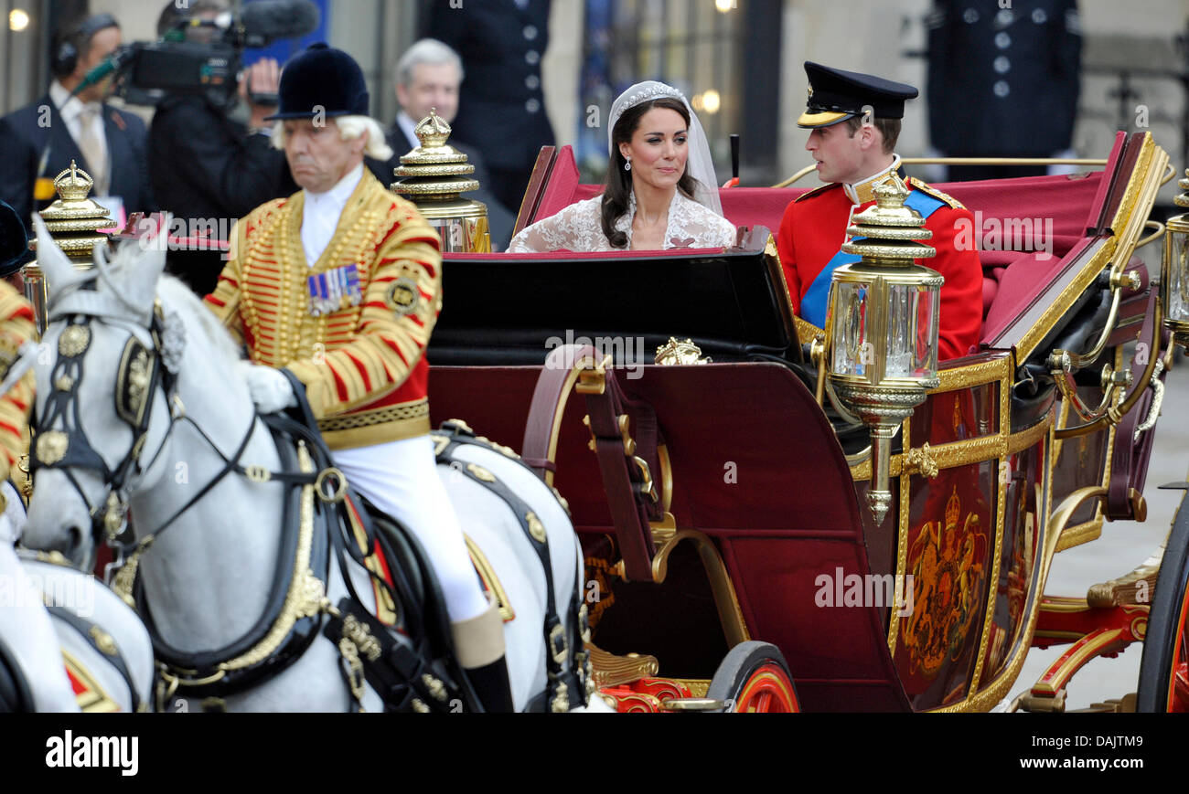 After the wedding ceremony a westminster abbey hi-res stock photography ...