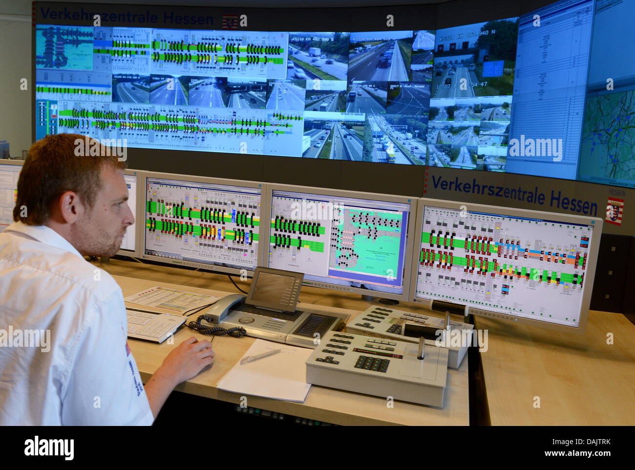 Traffic control centre screens hi-res stock photography and images - Alamy