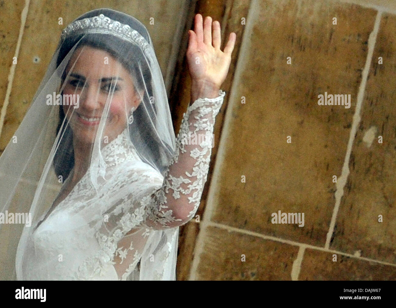 The bride Kate Middleton arrives at Westminster Abbey for her wedding ...