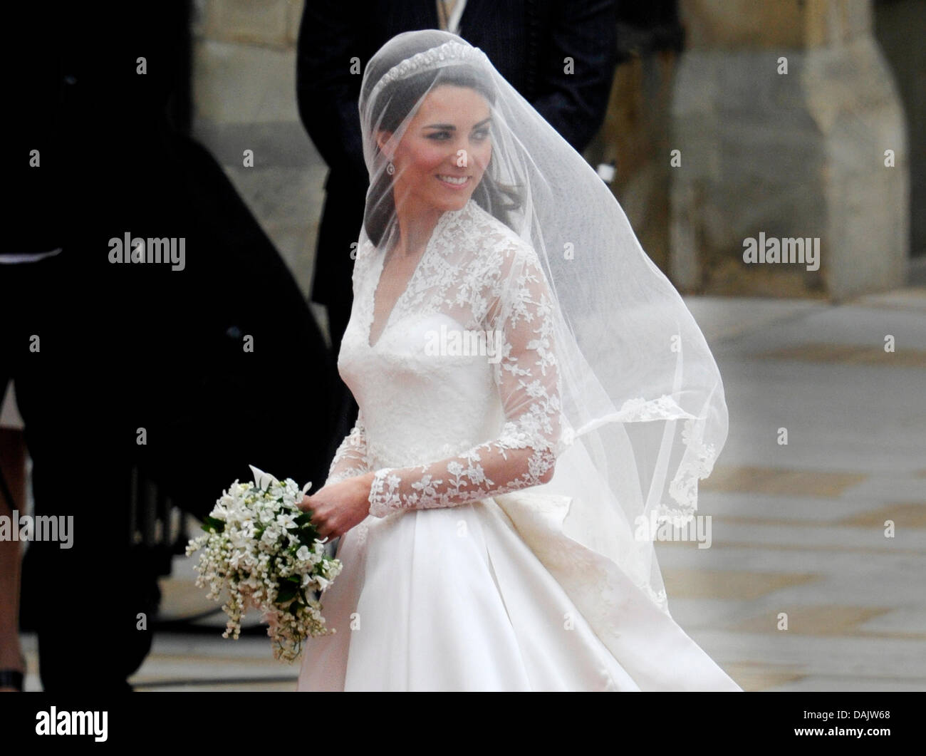 The bride Kate Middleton arrives at Westminster Abbey for her wedding ...