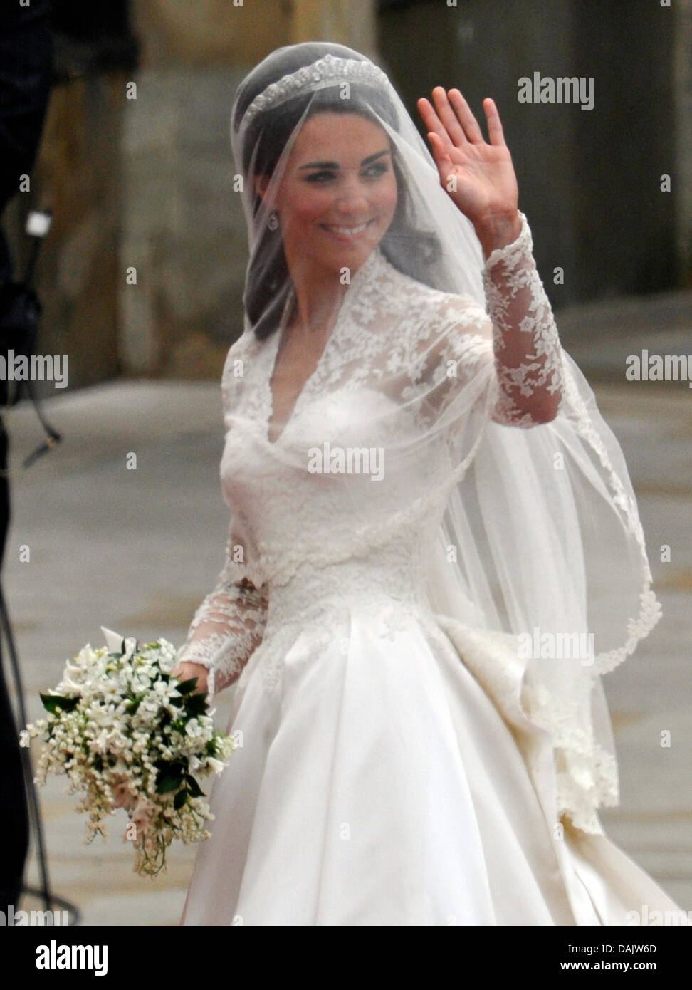 The bride Kate Middleton arrives at Westminster Abbey for her wedding ...