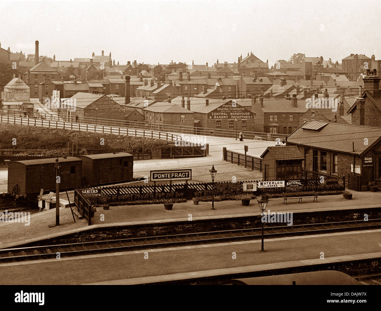 Pontefract Railway Station early 1900s Stock Photo, Royalty Free Image ...
