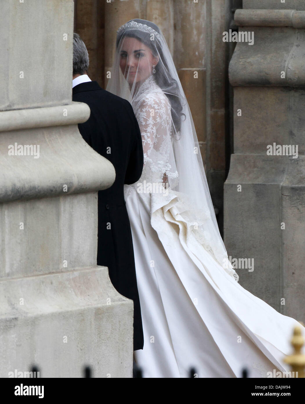 The bride Kate Middleton arrives at Westminster Abbey for her wedding ...