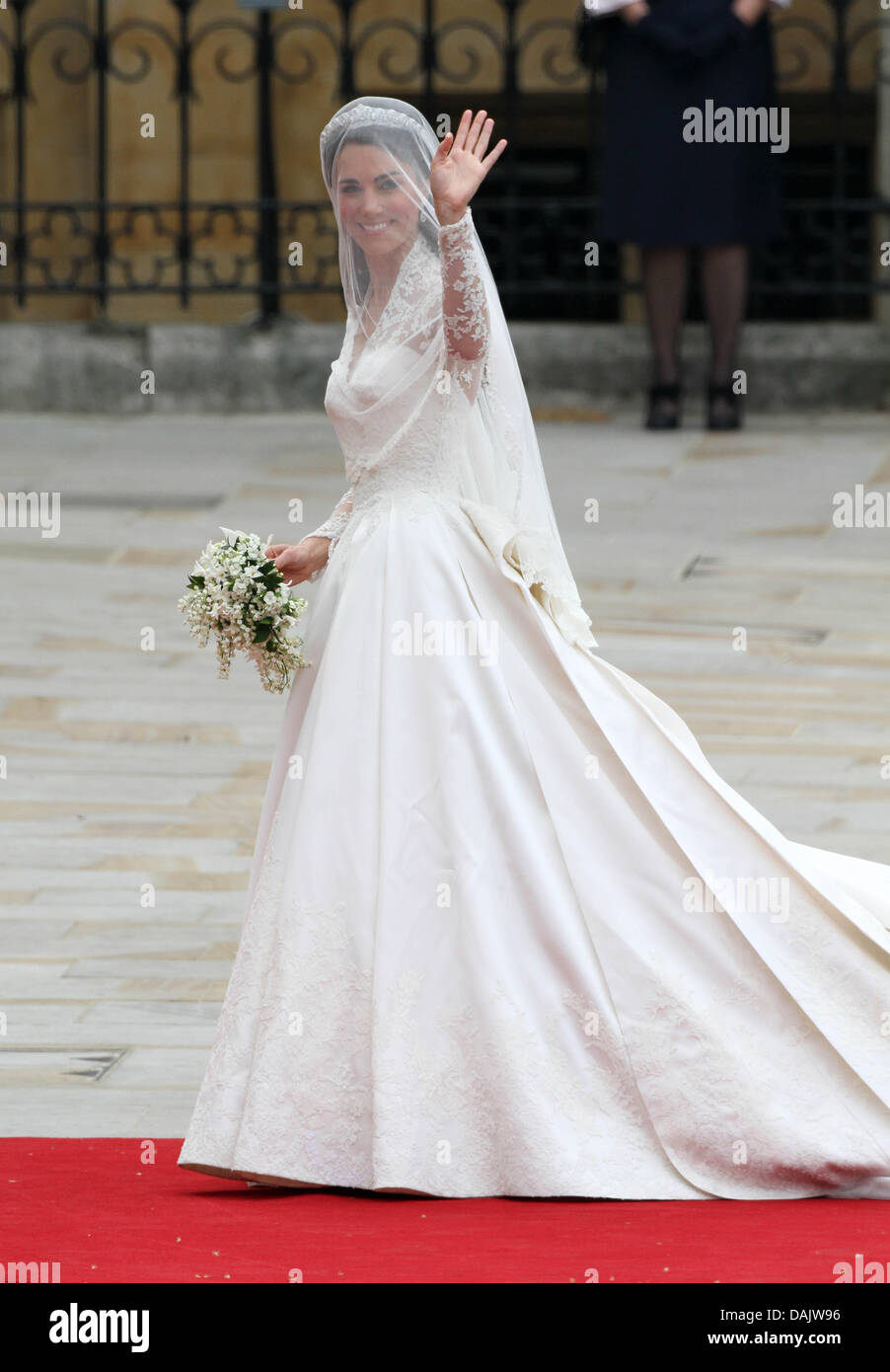 The bride Kate Middleton arrives at Westminster Abbey for her wedding ...