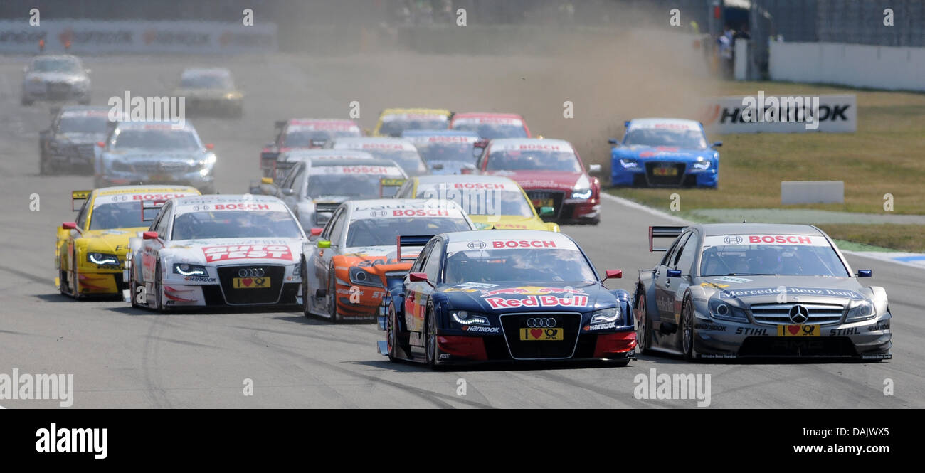 The drivers start at the first race of the German Touring Car Masters ...