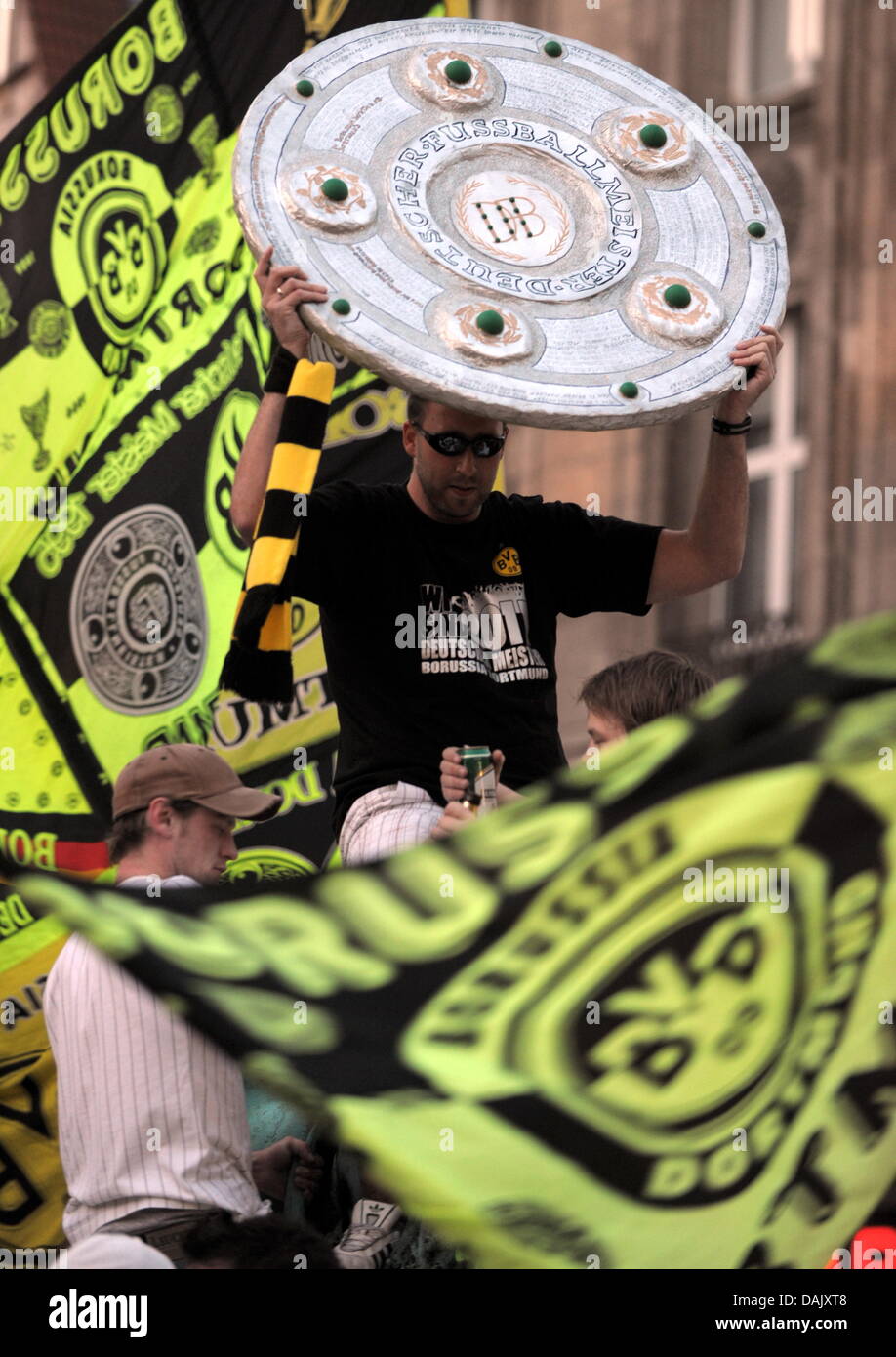 Dortmund's fans celebrate their team's championship title after German ...