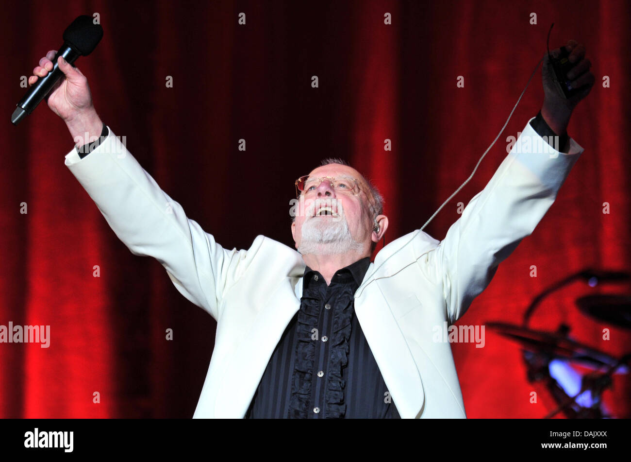 Roger Whittaker Singer High Resolution Stock Photography and Images - Alamy