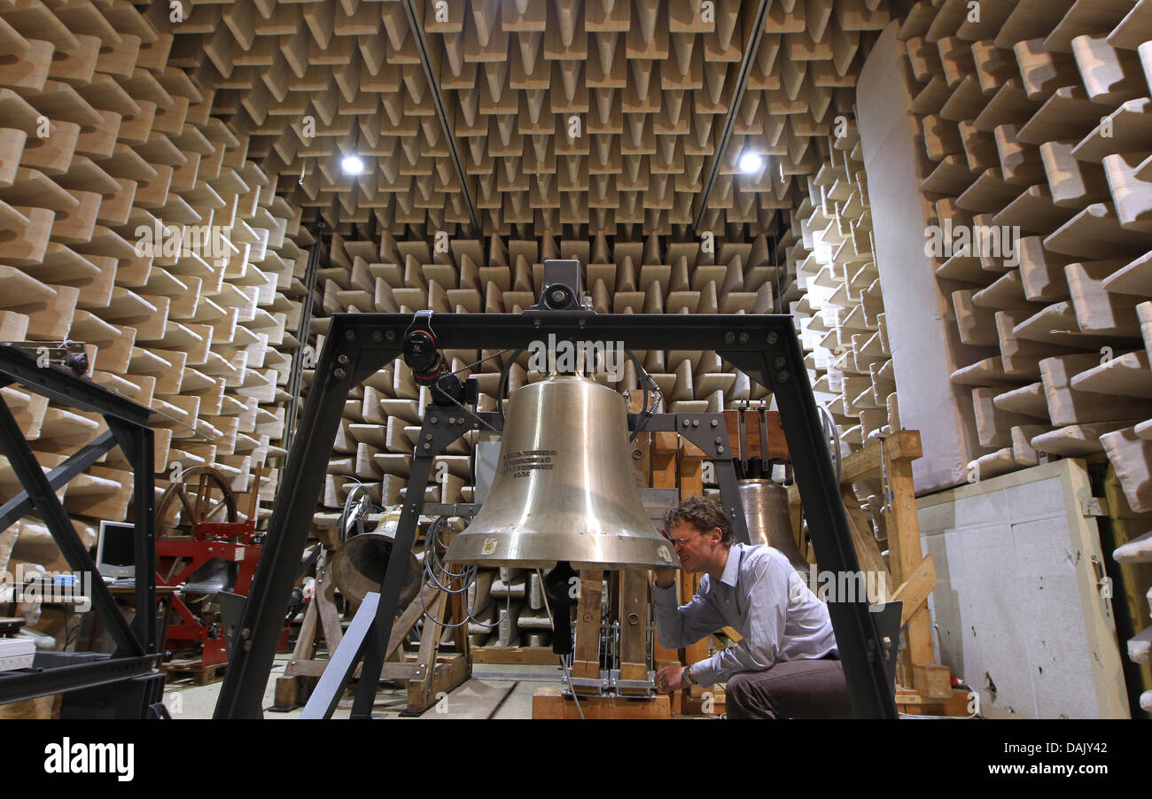 Bell laboratory hi-res stock photography and images - Alamy
