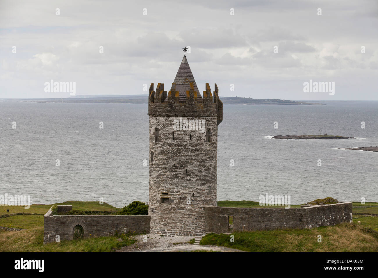 Irish tower house hi-res stock photography and images - Alamy