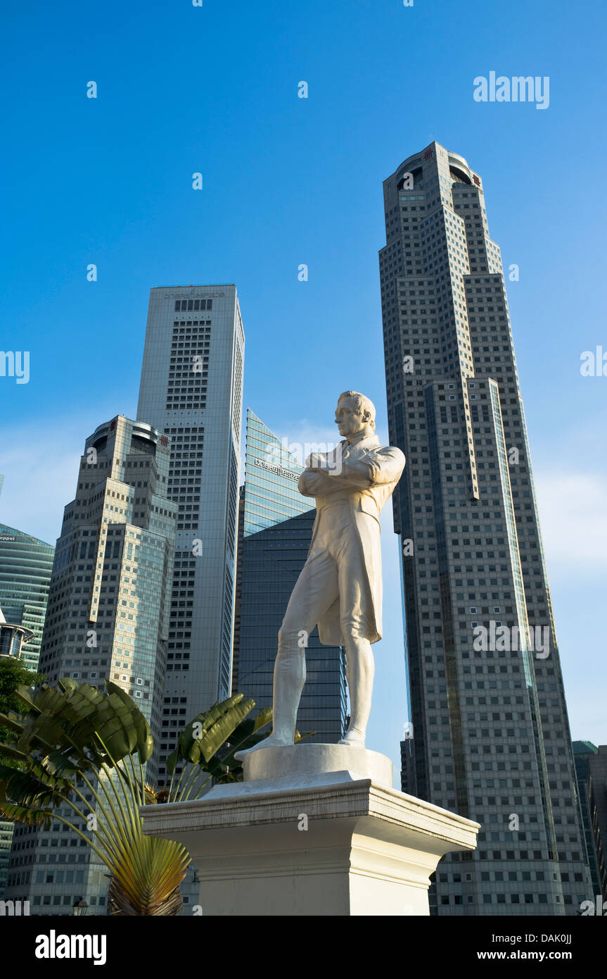 Raffles statue sir stamford raffles hi-res stock photography and images - Alamy