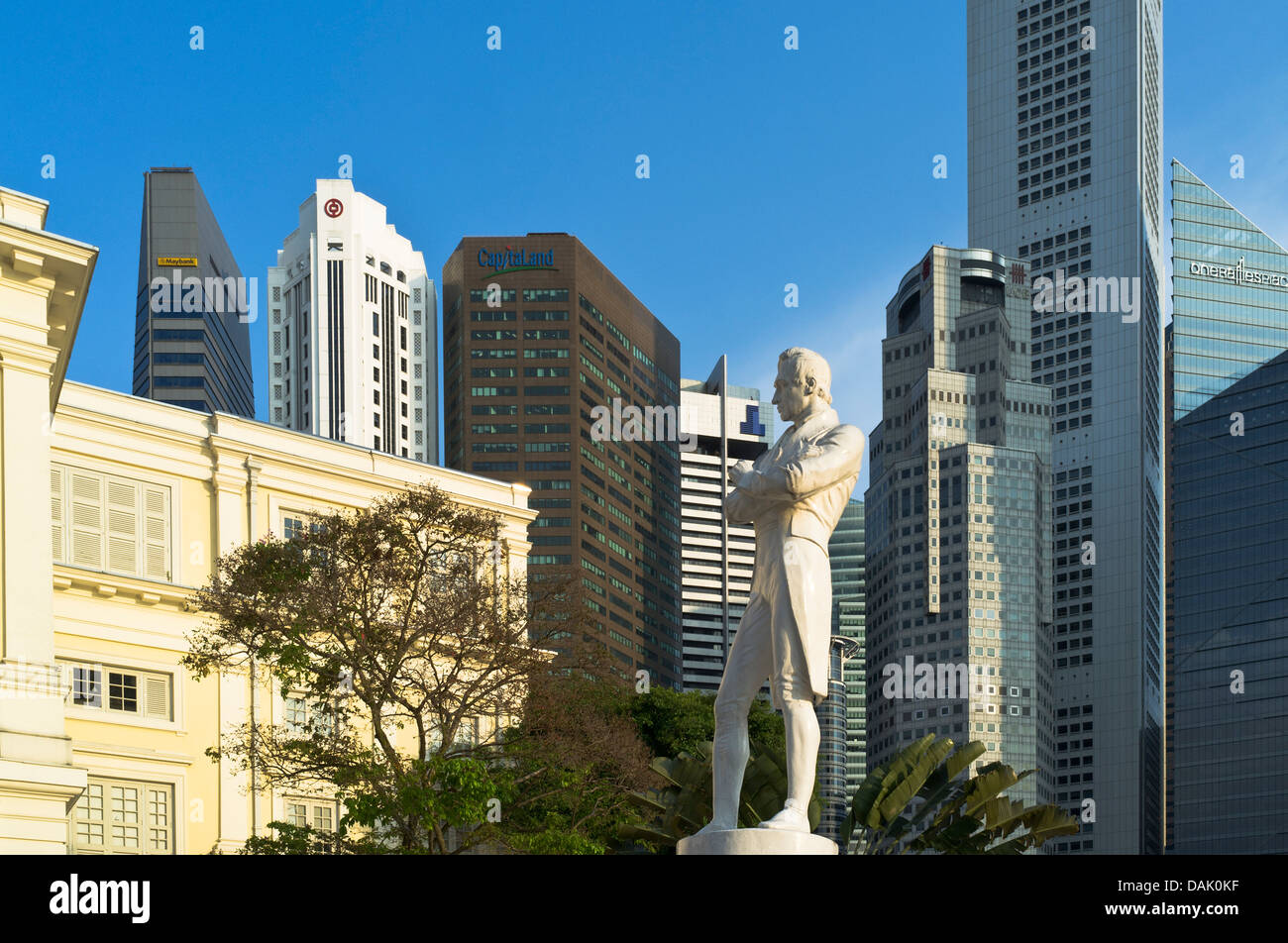 dh Raffles landing site NORTH BOAT QUAY SINGAPORE Sir Stamford Raffles first landed statue and ...